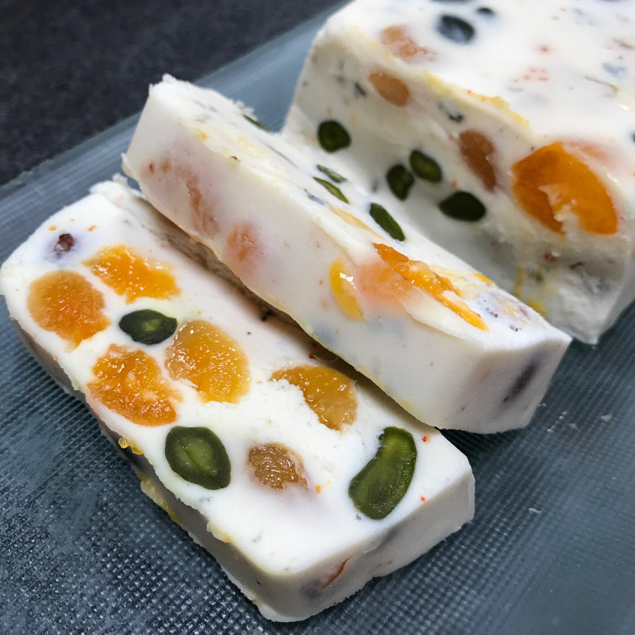Terrine de fromage aux fruits secs – Torchons & Serviettes