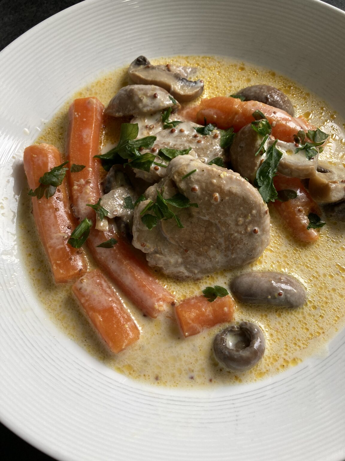 Filet mignon de porc, carottes & champignons – Torchons & Serviettes